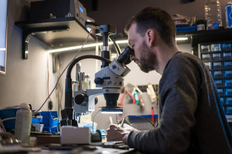 The Best Digital Microscope for Soldering: Our Top Picks
